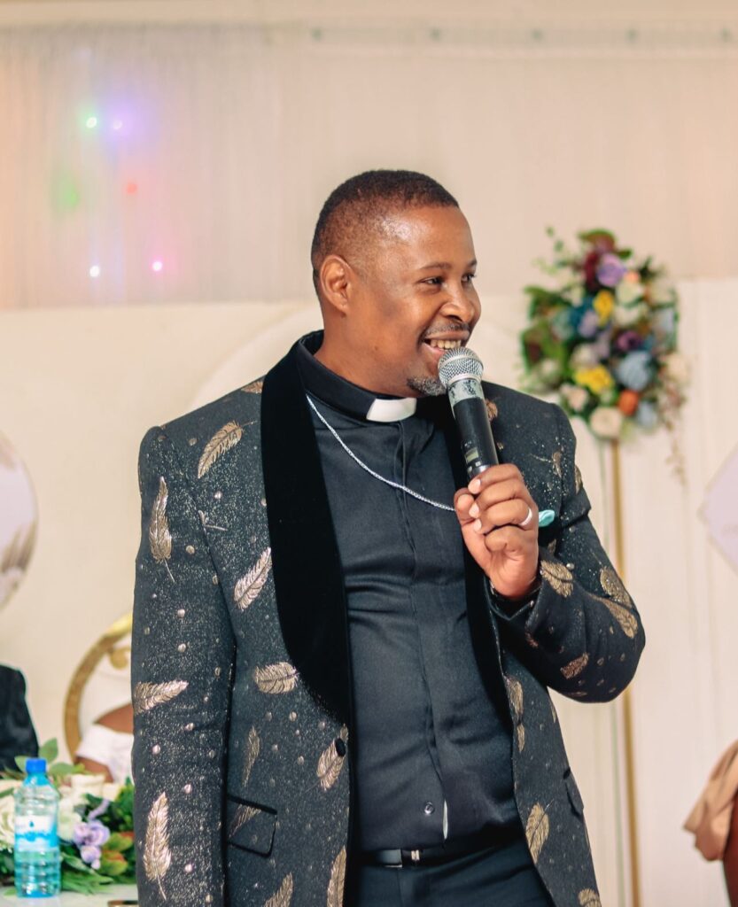 Pastor Collapses and Dies While Preaching During Church Service